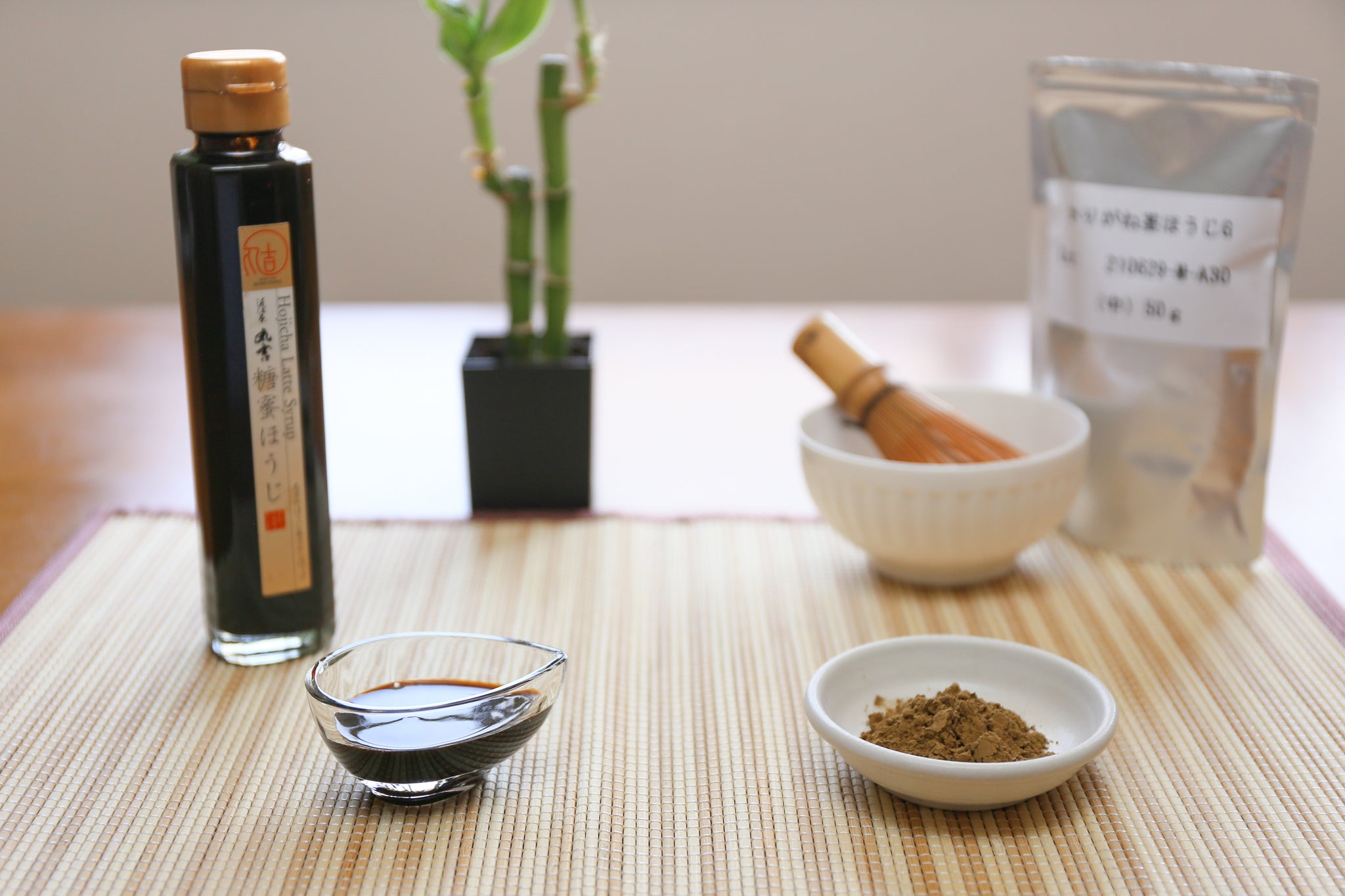 Making a Latte with Hojicha Syrup vs. Hojicha Powder – Hojicha Maruyoshi